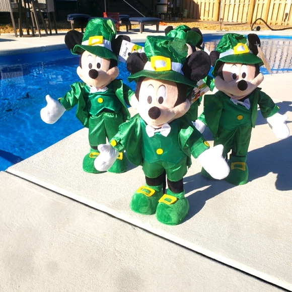 Disney | Holiday | New St Patricks Day Disney Mickey Mouse Greeter ...